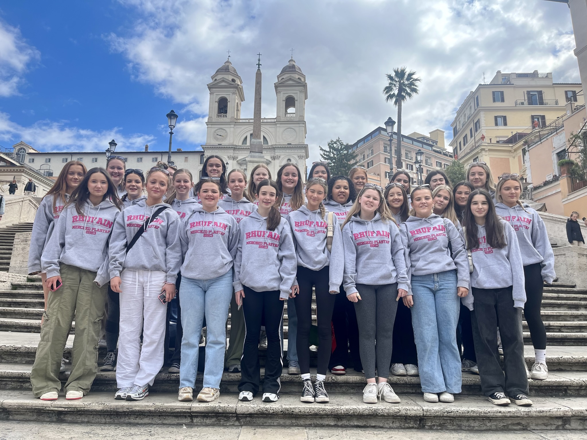 Ymweliad Merched Plastaf i adnewyddu hyder a helpu i ddatblygu'r bobl ...